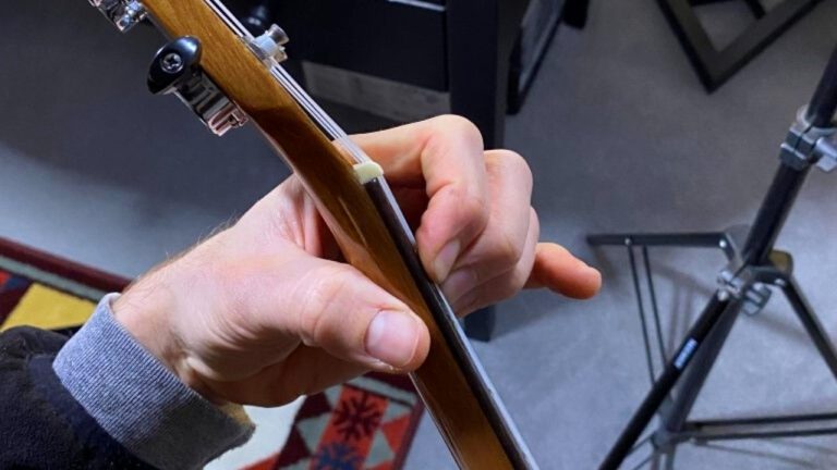 How to Play a D Major Chord on Ukulele + Free Chord Poster