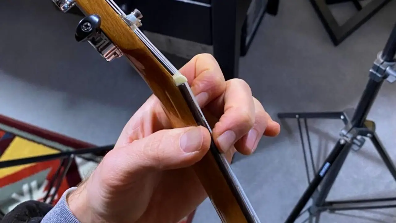 How to Play an F Major Chord on Ukulele + Free Chord Poster